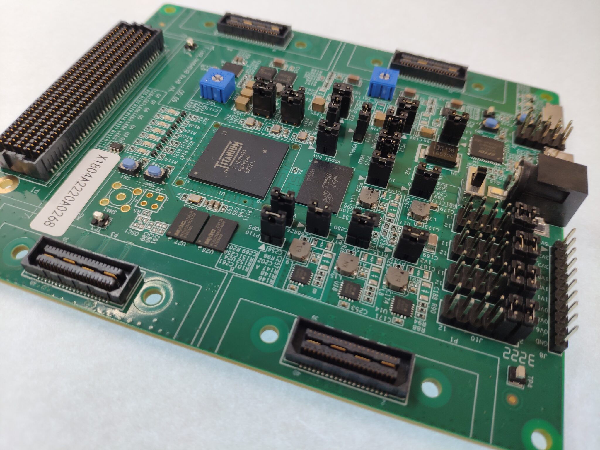 Efinix Titanium 180 M484 Development Kit | FPGAマガジン公式